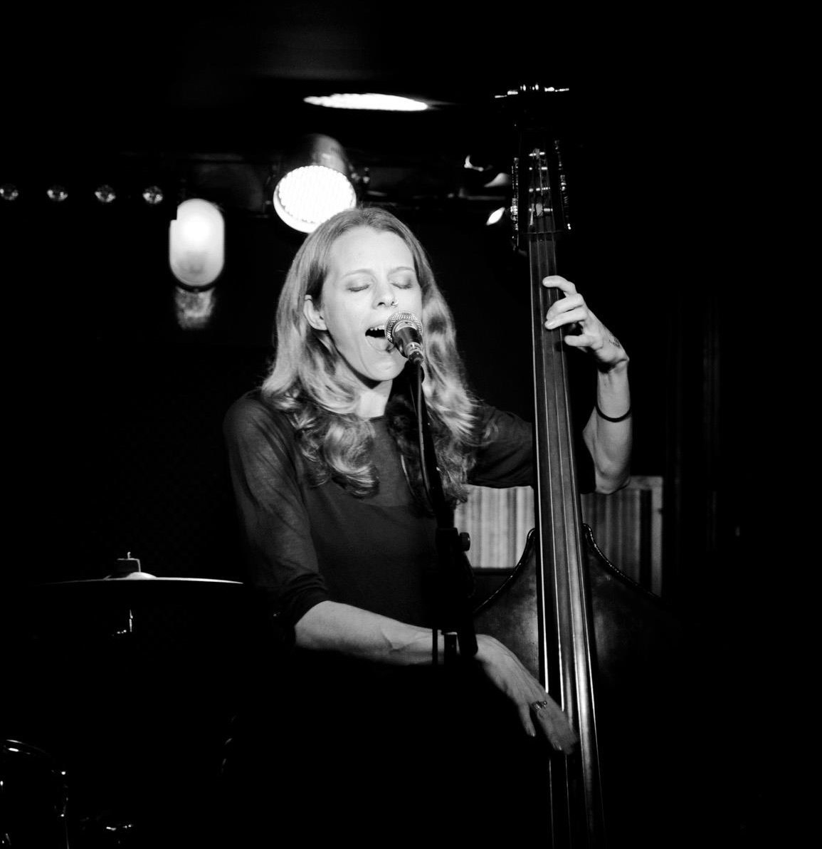 Lindsey Oliver tour dates & tickets 2025 | Ents24